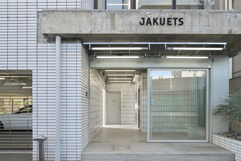 JAKUETS TOKYO MATSUBARA | Schemata Architects / Jo Nagasaka